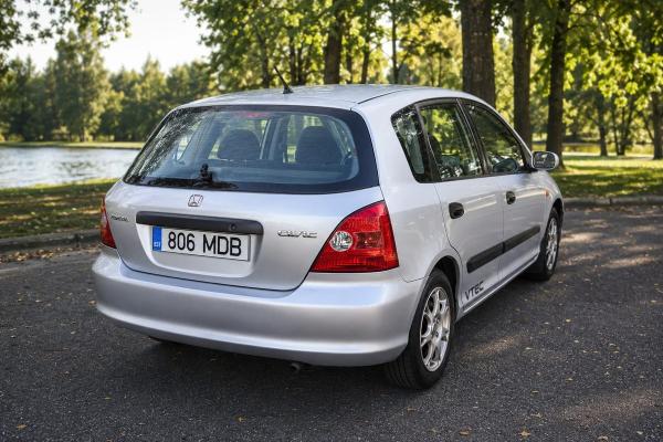 Pelēks Honda Civic 2002 Tallina, ar dzinēja tilpumu 1.60 L un nobraukumu 247 tūkst. km par 1999 €, foto 4 vietnē AUTOMOTO.COM.LV