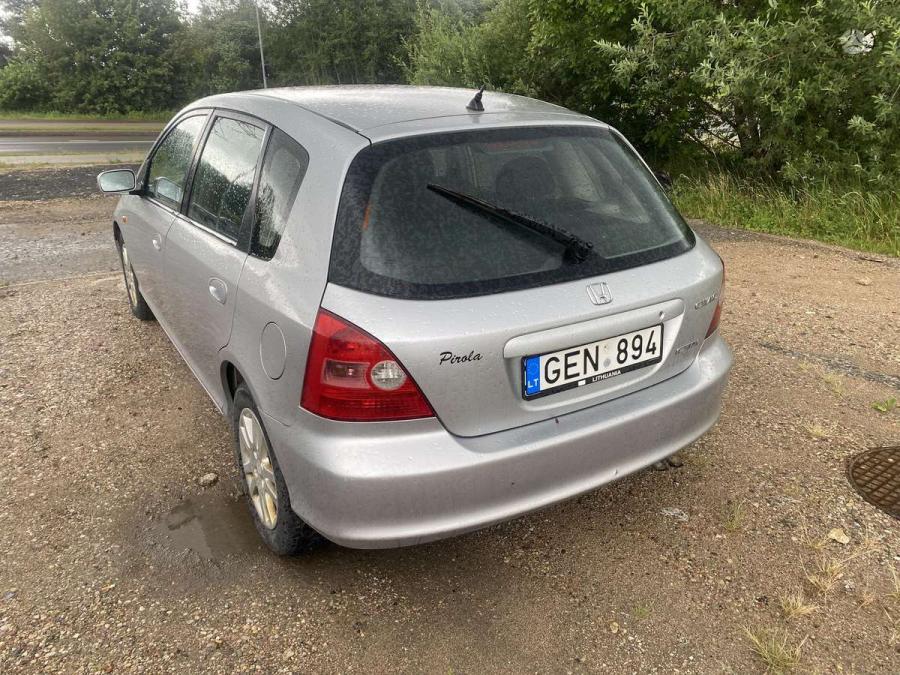 Grey Honda Civic 2002 in Vilnius, with an engine capacity of 1.69 L and mileage of 330 thousand km for 500 €, photo 3 on AUTOMOTO.COM.LV