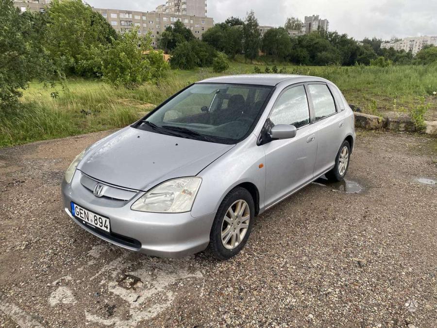 Grey Honda Civic 2002 in Vilnius, with an engine capacity of 1.69 L and mileage of 330 thousand km for 500 €, photo 6 on AUTOMOTO.COM.LV