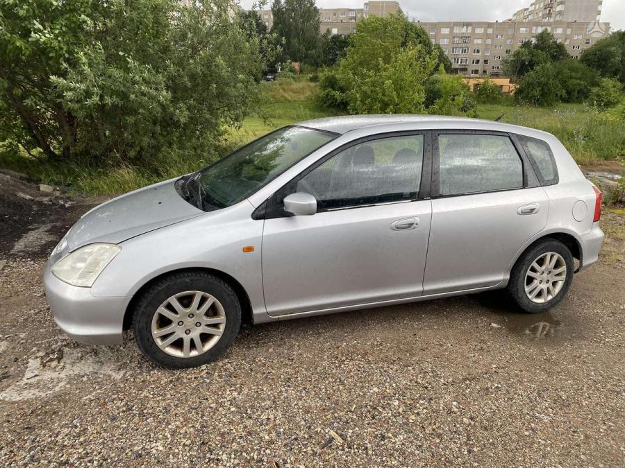 Grey Honda Civic 2002 in Vilnius, with an engine capacity of 1.69 L and mileage of 330 thousand km for 500 €, photo 7 on AUTOMOTO.COM.LV
