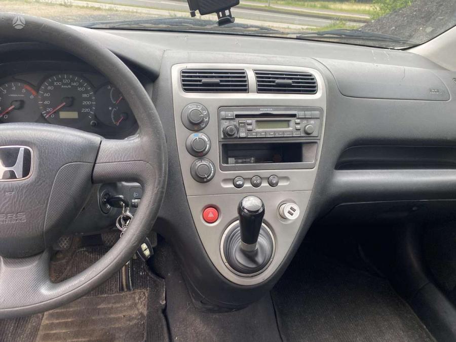 Grey Honda Civic 2002 in Vilnius, with an engine capacity of 1.69 L and mileage of 330 thousand km for 500 €, photo 11 on AUTOMOTO.COM.LV