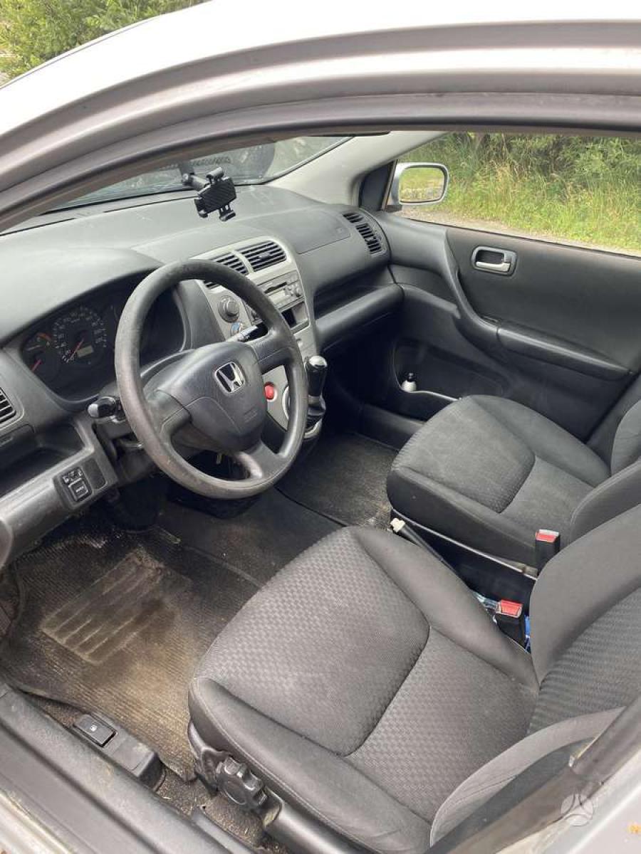 Grey Honda Civic 2002 in Vilnius, with an engine capacity of 1.69 L and mileage of 330 thousand km for 500 €, photo 12 on AUTOMOTO.COM.LV