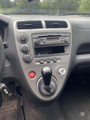 Grey Honda Civic 2002 in Vilnius, with an engine capacity of 1.69 L and mileage of 330 thousand km for 500 €, photo 13 on AUTOMOTO.COM.LV