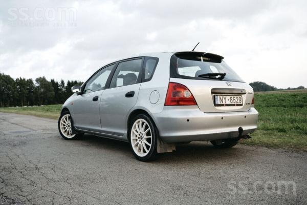 Pelēks Honda Civic 2002 Talsi, ar dzinēja tilpumu 1.70 L un nobraukumu 283 tūkst. km par 1350 €, foto 5 vietnē AUTOMOTO.COM.LV