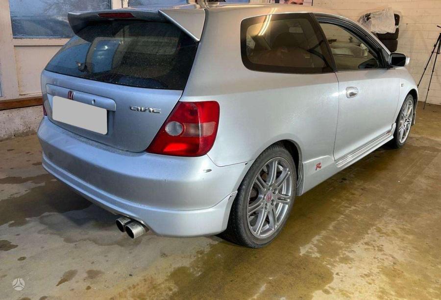 Pelēks Honda Civic 2003 Viļņa, ar dzinēja tilpumu 2.00 L un nobraukumu 317 tūkst. km par 4700 €, foto 5 vietnē AUTOMOTO.COM.LV