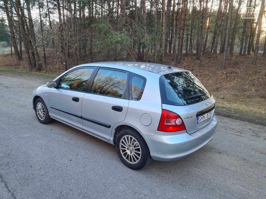 Grey Honda Civic 2003 in Ukmerge, with an engine capacity of 1.70 L and mileage of 302 thousand km for 700 €, photo 1 on AUTOMOTO.COM.LV