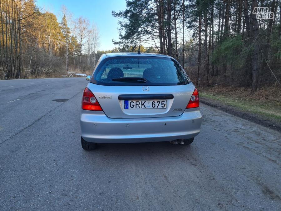 Grey Honda Civic 2003 in Ukmerge, with an engine capacity of 1.70 L and mileage of 302 thousand km for 700 €, photo 5 on AUTOMOTO.COM.LV