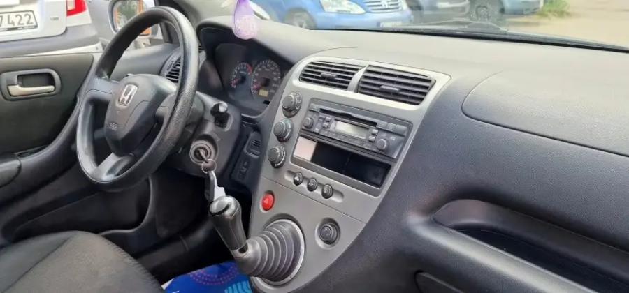 Pelēks Honda Civic 2003 Valmiera, ar dzinēja tilpumu 1.60 L un nobraukumu 168 tūkst. km par 1150 €, foto 11 vietnē AUTOMOTO.COM.LV