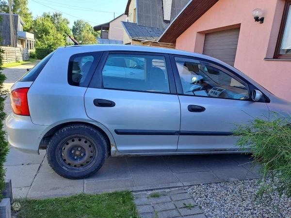 Pelēks Honda Civic 2003 Panevēža, ar dzinēja tilpumu 1.69 L un nobraukumu 345 tūkst. km par 850 €, foto 7 vietnē AUTOMOTO.COM.LV
