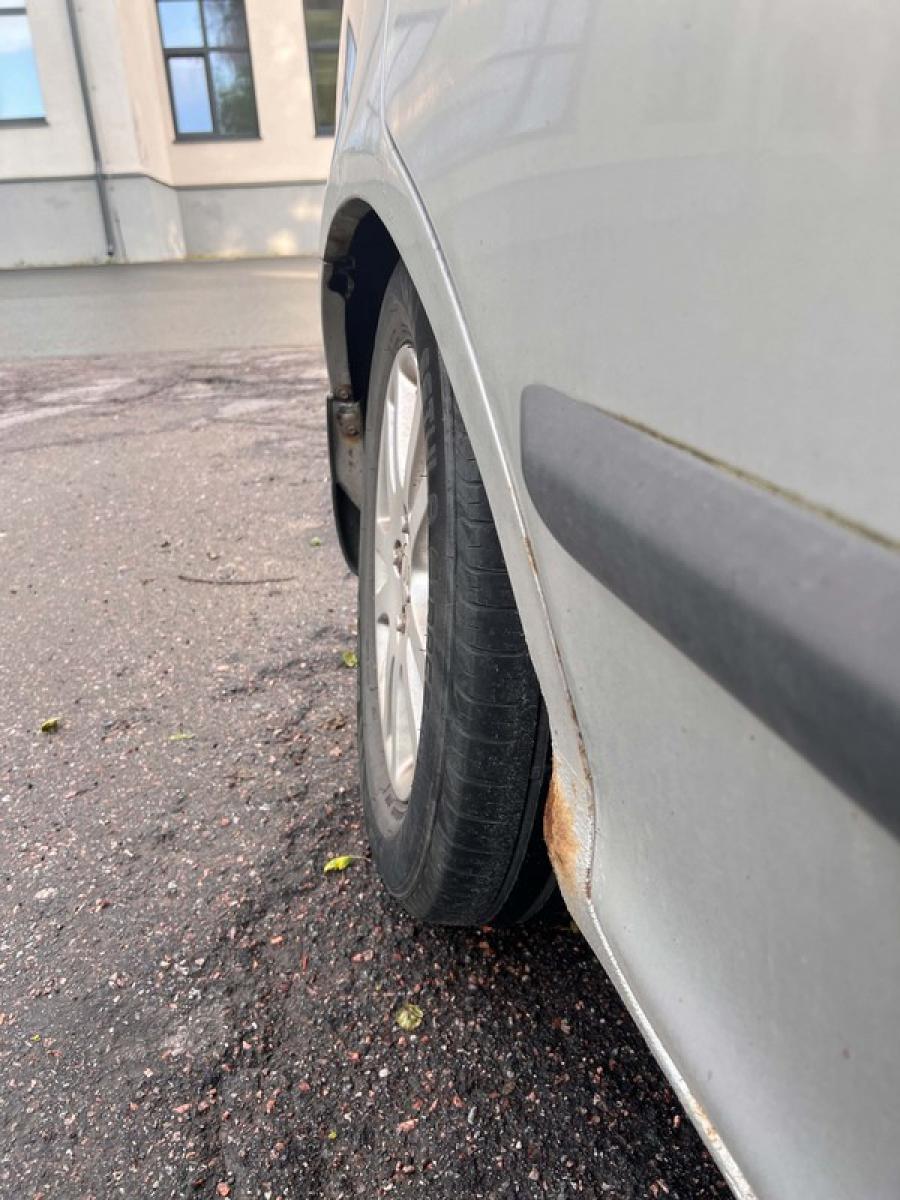 Grey Honda Civic 2003 in Tallinn, with an engine capacity of 1.60 L and mileage of 208 thousand km for 400 €, photo 5 on AUTOMOTO.COM.LV