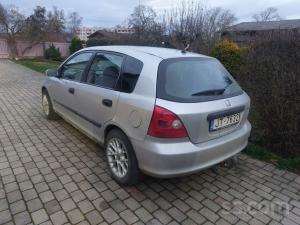 Grey Honda Civic 2003 in Riga, with an engine capacity of 1.40 L and mileage of 266 thousand km for 1450 €, photo 4 on AUTOMOTO.COM.LV