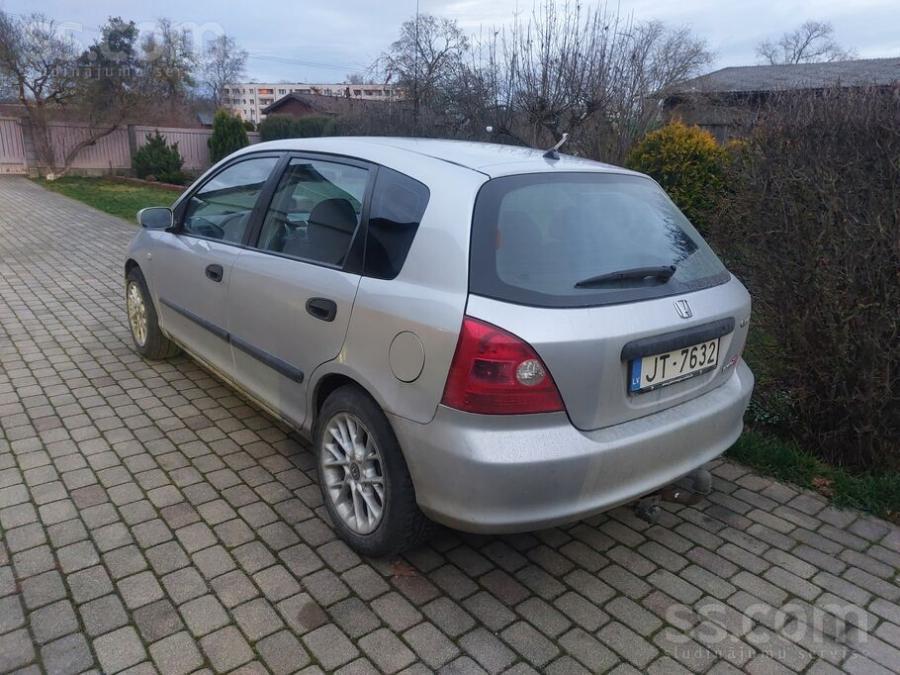 Grey Honda Civic 2003 in Riga, with an engine capacity of 1.40 L and mileage of 266 thousand km for 1450 €, photo 4 on AUTOMOTO.COM.LV
