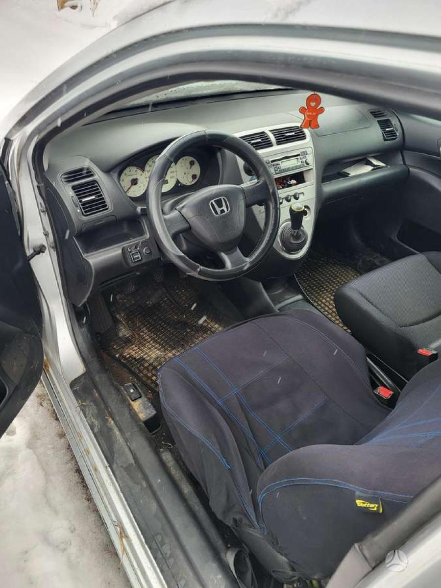 Pelēks Honda Civic 2004 Viļņa, ar dzinēja tilpumu 1.70 L un nobraukumu 236 tūkst. km par 650 €, foto 5 vietnē AUTOMOTO.COM.LV