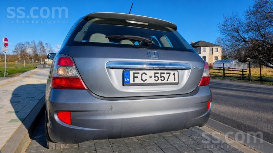 Grey Honda Civic 2004 in Riga, with an engine capacity of 1.60 L and mileage of 133 thousand km for 750 €, photo 6 on AUTOMOTO.COM.LV
