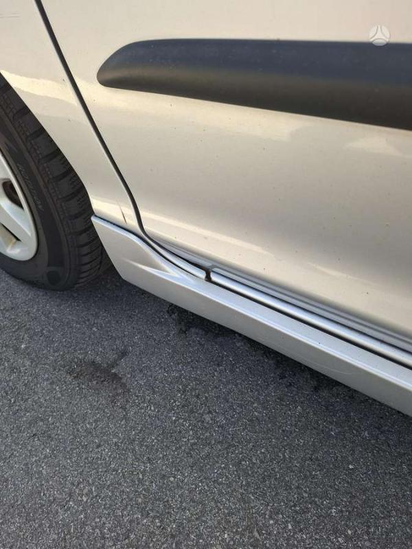 Pelēks Honda Civic 2004 Kauņa, ar dzinēja tilpumu 1.59 L un nobraukumu 264 tūkst. km par 1300 €, foto 9 vietnē AUTOMOTO.COM.LV