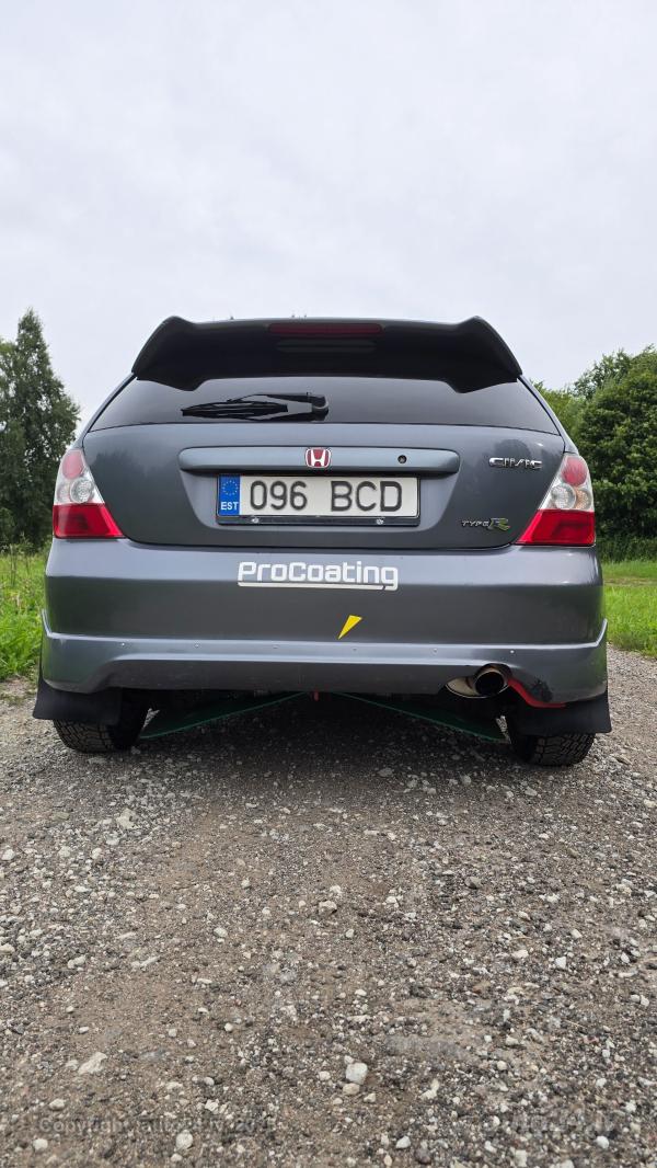 Grey Honda Civic 2004 in Tallinn, with an engine capacity of 2.00 L and mileage of 208 thousand km for 8500 €, photo 7 on AUTOMOTO.COM.LV