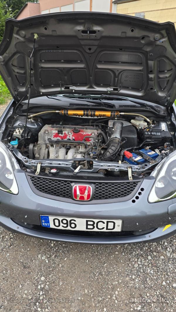Grey Honda Civic 2004 in Tallinn, with an engine capacity of 2.00 L and mileage of 208 thousand km for 8500 €, photo 8 on AUTOMOTO.COM.LV