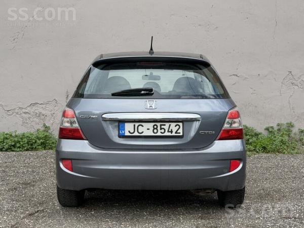 Grey Honda Civic 2004 in Riga, with an engine capacity of 1.70 L and mileage of 346 thousand km for 550 €, photo 3 on AUTOMOTO.COM.LV