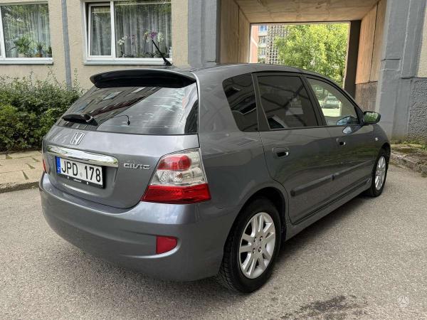 Хонда Цивик 2004 в Вильнюс на AUTOMOTO.COM.LV Серый Хонда Цивик 2004 в Вильнюс, объемом двигателя 1.59 л и пробегом 328 тыс. км за 900 €, фото 6 на AUTOMOTO.COM.LV