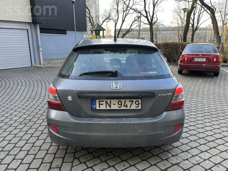 Pelēks Honda Civic 2005 Rīga, ar dzinēja tilpumu 1.60 L un nobraukumu 243 tūkst. km par 2000 €, foto 6 vietnē AUTOMOTO.COM.LV