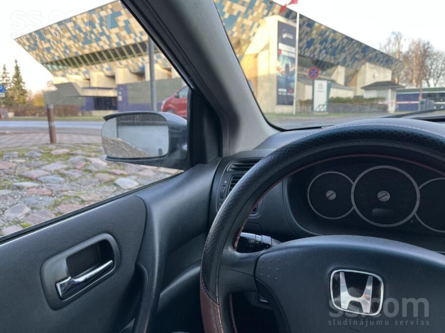 Pelēks Honda Civic 2005 Rīga, ar dzinēja tilpumu 1.60 L un nobraukumu 243 tūkst. km par 2000 €, foto 10 vietnē AUTOMOTO.COM.LV