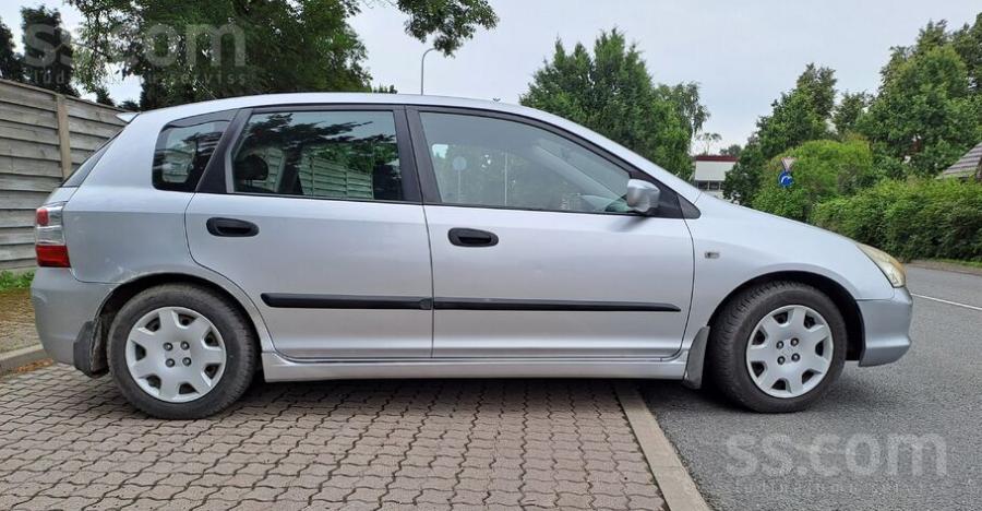 Grey Honda Civic 2005 in Jelgava, with an engine capacity of 1.60 L and mileage of 215 thousand km for 1200 €, photo 5 on AUTOMOTO.COM.LV