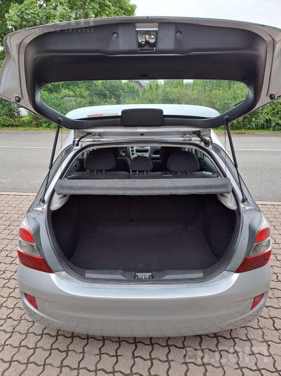 Grey Honda Civic 2005 in Jelgava, with an engine capacity of 1.60 L and mileage of 215 thousand km for 1200 €, photo 7 on AUTOMOTO.COM.LV