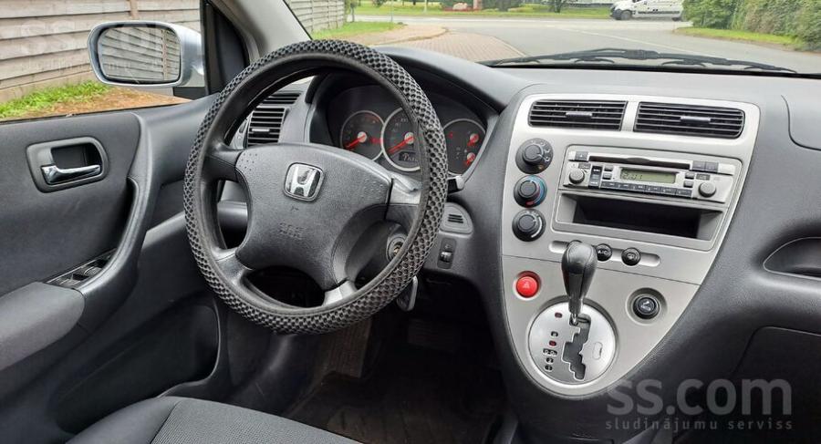 Grey Honda Civic 2005 in Jelgava, with an engine capacity of 1.60 L and mileage of 215 thousand km for 1200 €, photo 8 on AUTOMOTO.COM.LV