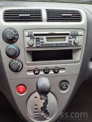 Grey Honda Civic 2005 in Jelgava, with an engine capacity of 1.60 L and mileage of 215 thousand km for 1200 €, photo 9 on AUTOMOTO.COM.LV