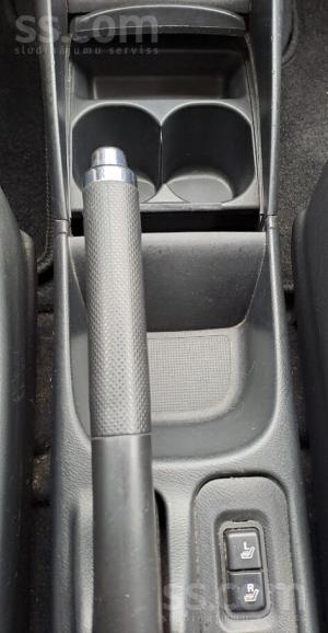 Grey Honda Civic 2005 in Jelgava, with an engine capacity of 1.60 L and mileage of 215 thousand km for 1200 €, photo 10 on AUTOMOTO.COM.LV