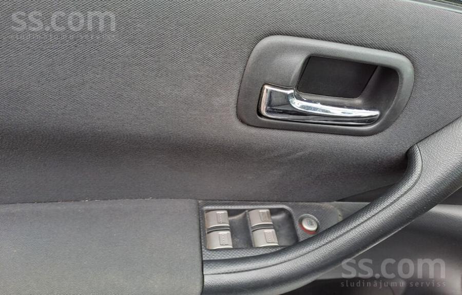 Grey Honda Civic 2005 in Jelgava, with an engine capacity of 1.60 L and mileage of 215 thousand km for 1200 €, photo 12 on AUTOMOTO.COM.LV