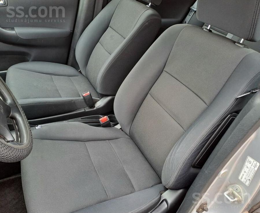 Grey Honda Civic 2005 in Jelgava, with an engine capacity of 1.60 L and mileage of 215 thousand km for 1200 €, photo 15 on AUTOMOTO.COM.LV