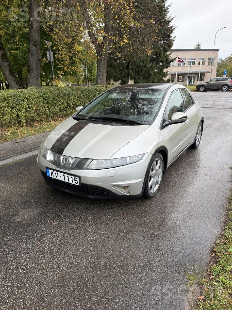 Pelēks Honda Civic 2005 Tukums, ar dzinēja tilpumu 1.80 L un nobraukumu 284 tūkst. km par 1590 €, foto 3 vietnē AUTOMOTO.COM.LV