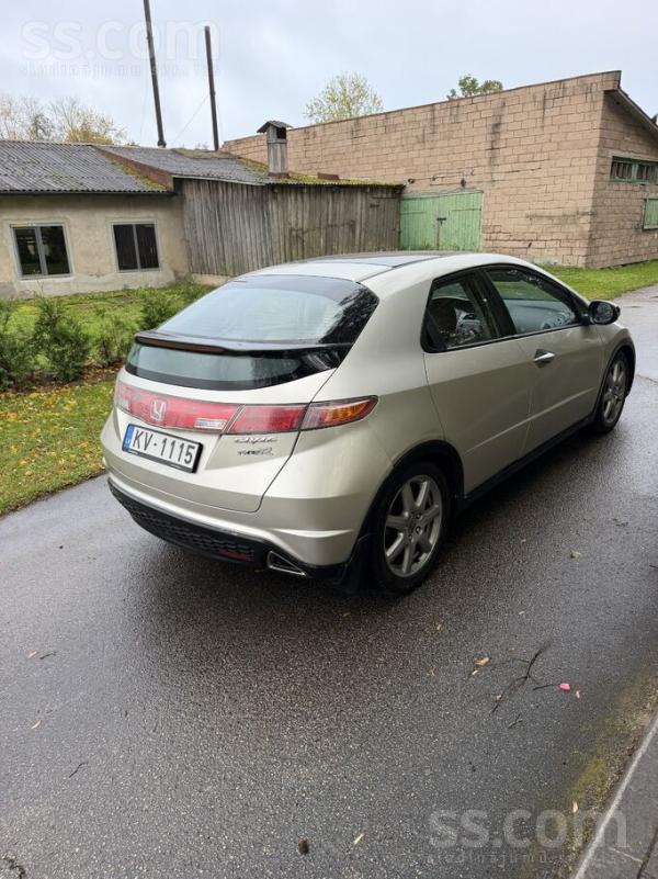 Honda Civic 2005 Tukums vietnÄ PelÄks Honda Civic 2005 Tukums, ar dzinÄja tilpumu 1.80 L un nobraukumu 284 tÅ«kst. km par 1590 ā¬, foto 4 vietnÄ AUTOMOTO.COM.LV