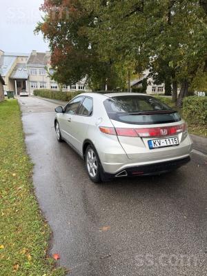 Pelēks Honda Civic 2005 Tukums, ar dzinēja tilpumu 1.80 L un nobraukumu 284 tūkst. km par 1590 €, foto 5 vietnē AUTOMOTO.COM.LV