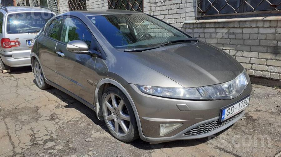 Pelēks Honda Civic 2006 Rīga, ar dzinēja tilpumu 1.80 L un nobraukumu 166 tūkst. km par 750 €, foto 1 vietnē AUTOMOTO.COM.LV