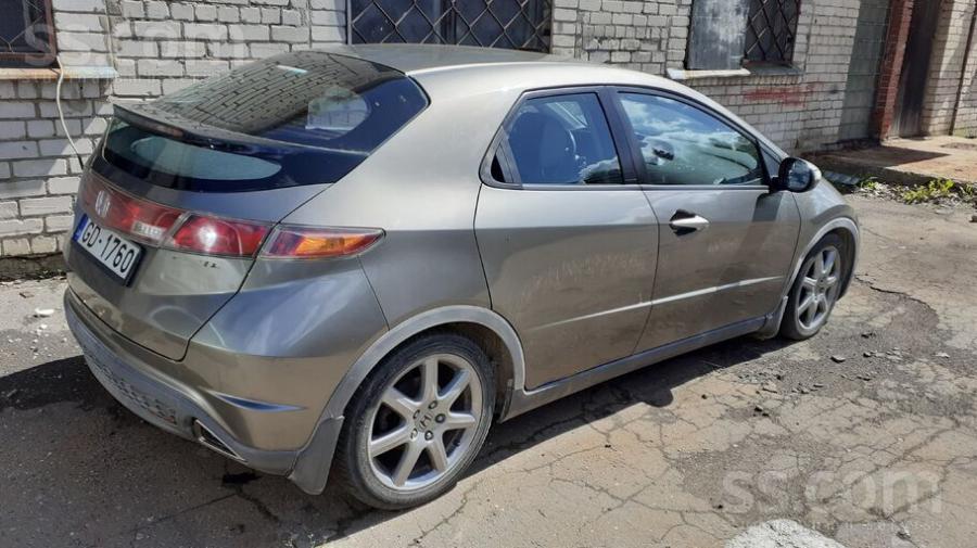 Pelēks Honda Civic 2006 Rīga, ar dzinēja tilpumu 1.80 L un nobraukumu 166 tūkst. km par 750 €, foto 3 vietnē AUTOMOTO.COM.LV