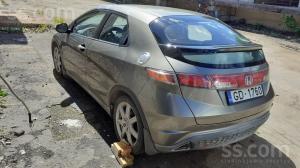Pelēks Honda Civic 2006 Rīga, ar dzinēja tilpumu 1.80 L un nobraukumu 166 tūkst. km par 750 €, foto 4 vietnē AUTOMOTO.COM.LV