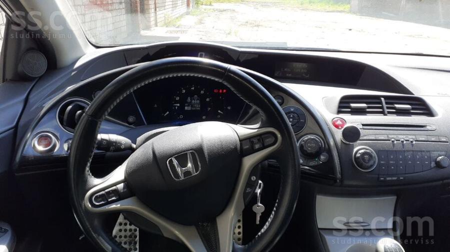 Pelēks Honda Civic 2006 Rīga, ar dzinēja tilpumu 1.80 L un nobraukumu 166 tūkst. km par 750 €, foto 5 vietnē AUTOMOTO.COM.LV