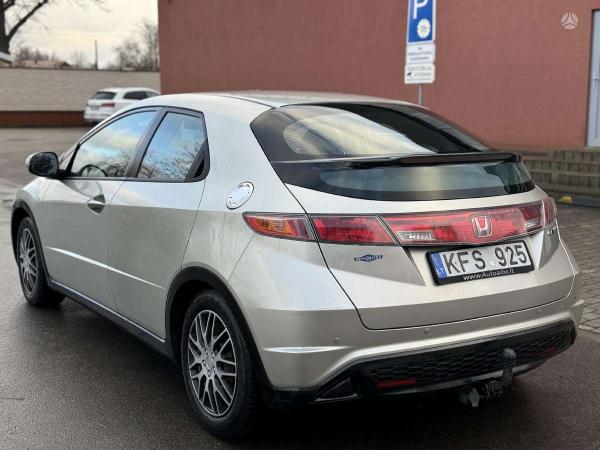 Grey Honda Civic 2006 in Mazeikiai, with an engine capacity of 1.34 L and mileage of 245 thousand km for 1650 €, photo 2 on AUTOMOTO.COM.LV