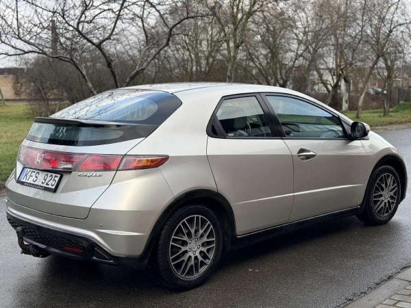 Grey Honda Civic 2006 in Mazeikiai, with an engine capacity of 1.34 L and mileage of 245 thousand km for 1650 €, photo 5 on AUTOMOTO.COM.LV