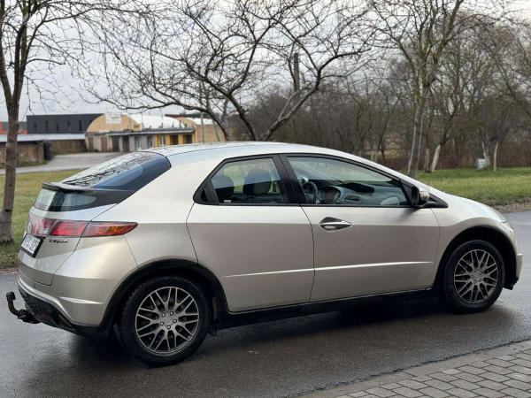 Grey Honda Civic 2006 in Mazeikiai, with an engine capacity of 1.34 L and mileage of 245 thousand km for 1650 €, photo 6 on AUTOMOTO.COM.LV