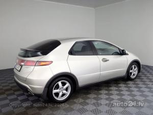 Pelēks Honda Civic 2006 Tallina, ar dzinēja tilpumu 1.80 L un nobraukumu 169 tūkst. km par 2299 €, foto 3 vietnē AUTOMOTO.COM.LV