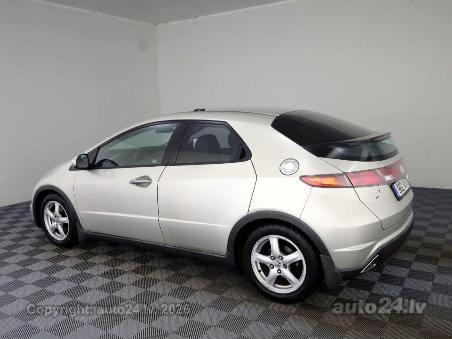 Pelēks Honda Civic 2006 Tallina, ar dzinēja tilpumu 1.80 L un nobraukumu 169 tūkst. km par 2299 €, foto 4 vietnē AUTOMOTO.COM.LV