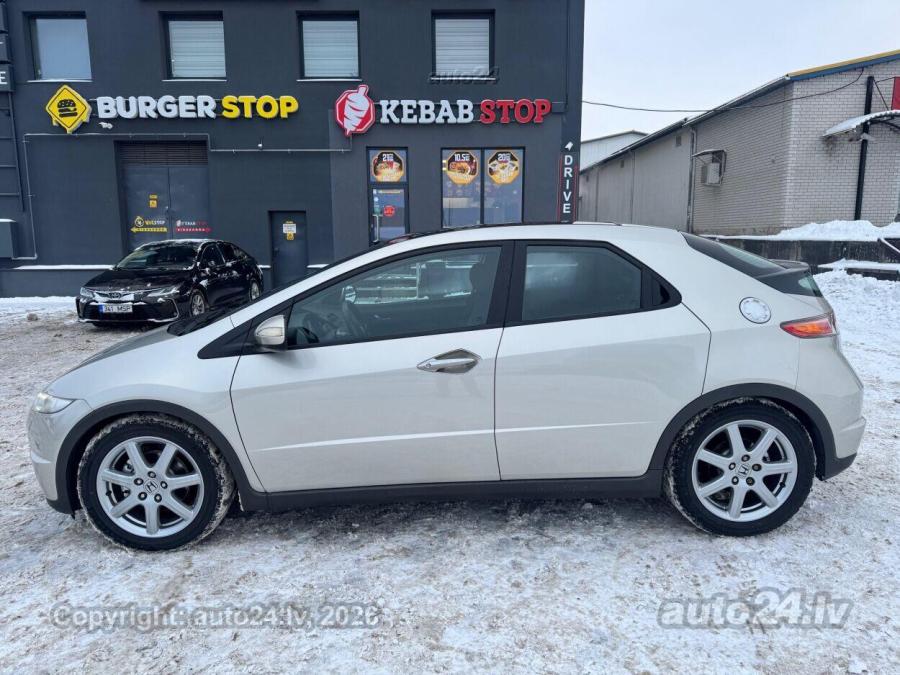 Grey Honda Civic 2006 in Tartu, with an engine capacity of 1.80 L and mileage of 241 thousand km for 2500 €, photo 5 on AUTOMOTO.COM.LV