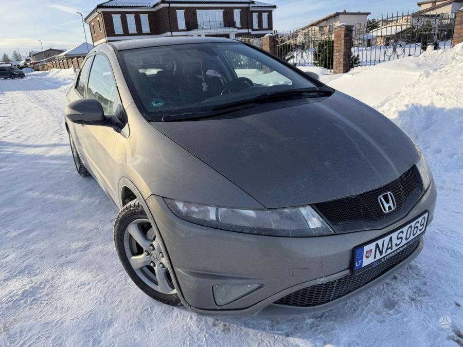 Pelēks Honda Civic 2006 Klaipėda, ar dzinēja tilpumu 1.80 L un nobraukumu 200 tūkst. km par 3450 €, foto 1 vietnē AUTOMOTO.COM.LV