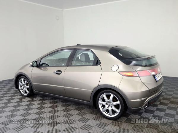 Grey Honda Civic 2006 in Tallinn, with an engine capacity of 1.80 L and mileage of 166 thousand km for 2599 €, photo 4 on AUTOMOTO.COM.LV