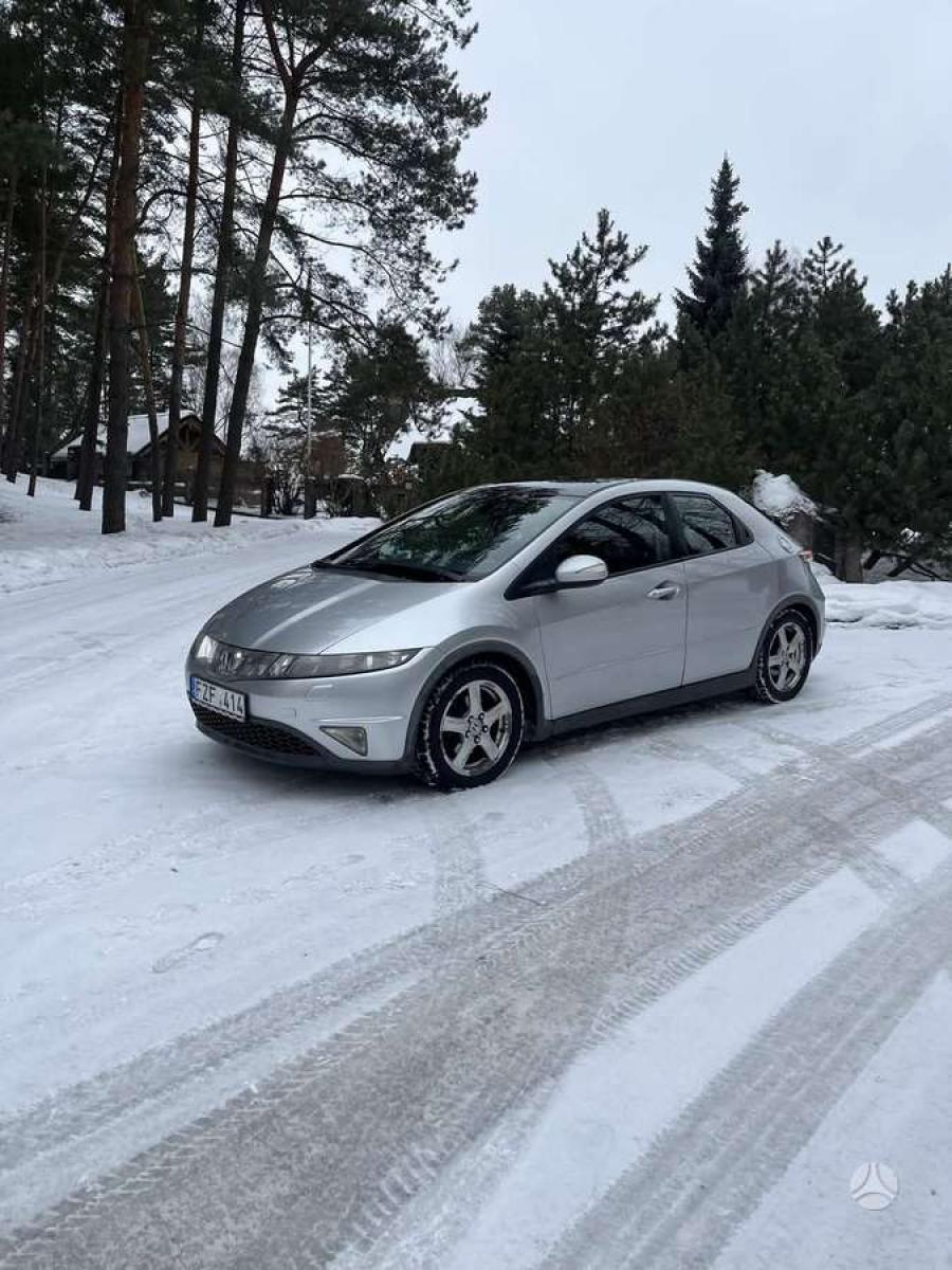 Grey Honda Civic 2006 in Vilnius, with an engine capacity of 2.20 L and mileage of 360 thousand km for 2300 €, photo 1 on AUTOMOTO.COM.LV