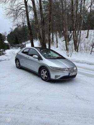 Grey Honda Civic 2006 in Vilnius, with an engine capacity of 2.20 L and mileage of 360 thousand km for 2300 €, photo 2 on AUTOMOTO.COM.LV