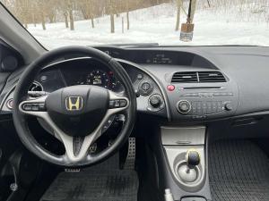 Grey Honda Civic 2006 in Vilnius, with an engine capacity of 2.20 L and mileage of 360 thousand km for 2300 €, photo 7 on AUTOMOTO.COM.LV